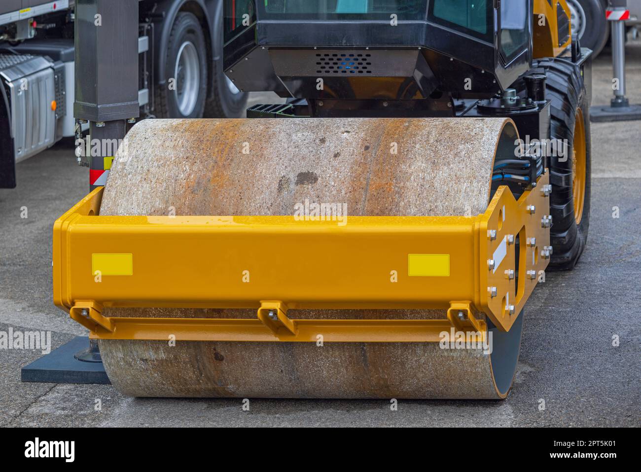 Single drum road roller hi-res stock photography and images - Alamy