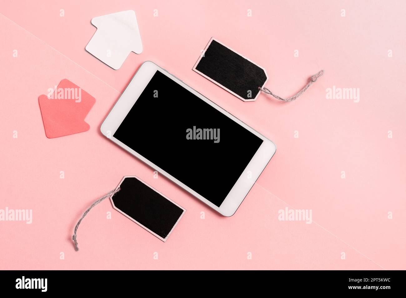 Mobile Phone Screen With Important Message On Desk Stock Photo - Alamy