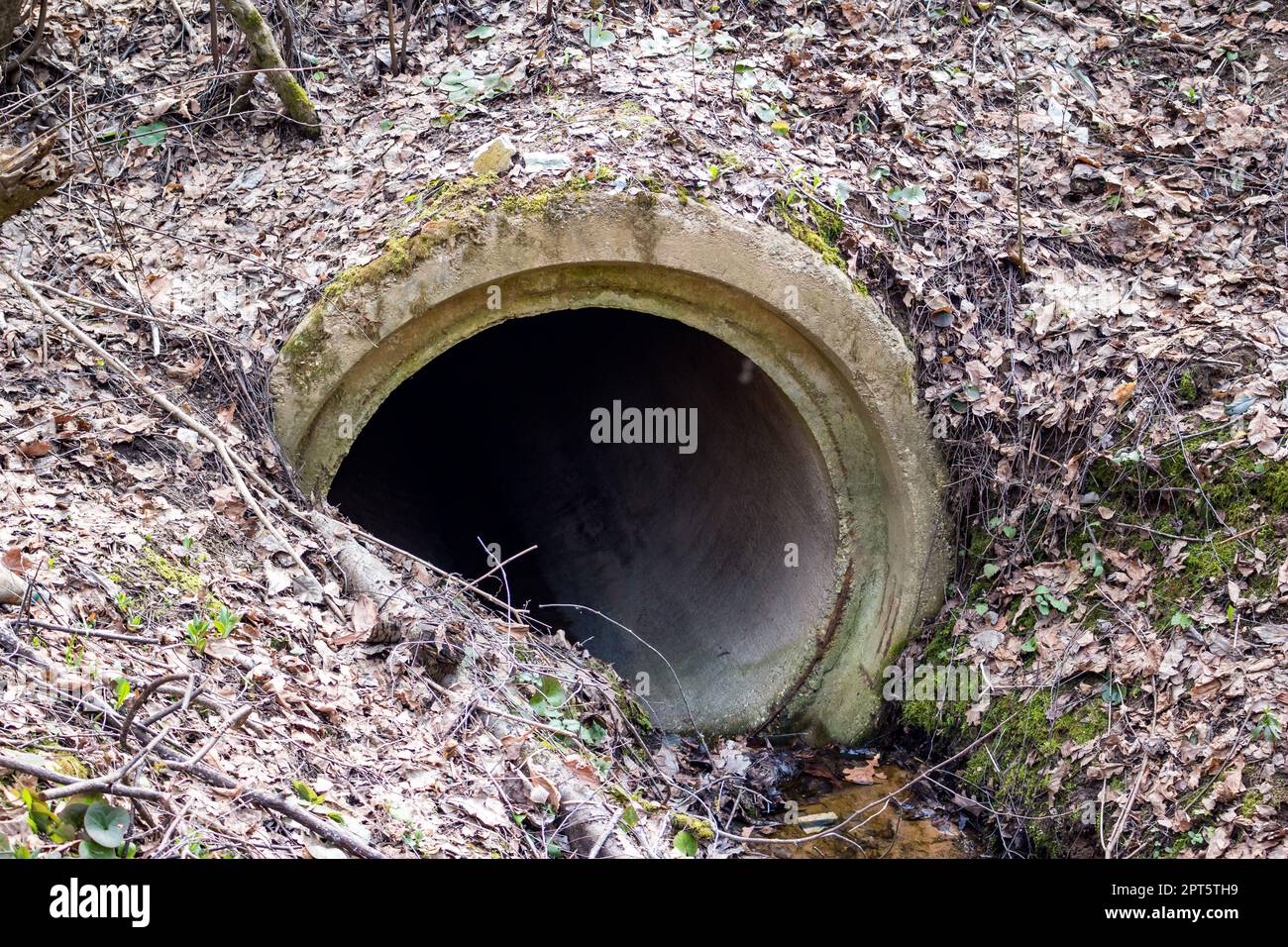 Round culvert hi-res stock photography and images - Alamy