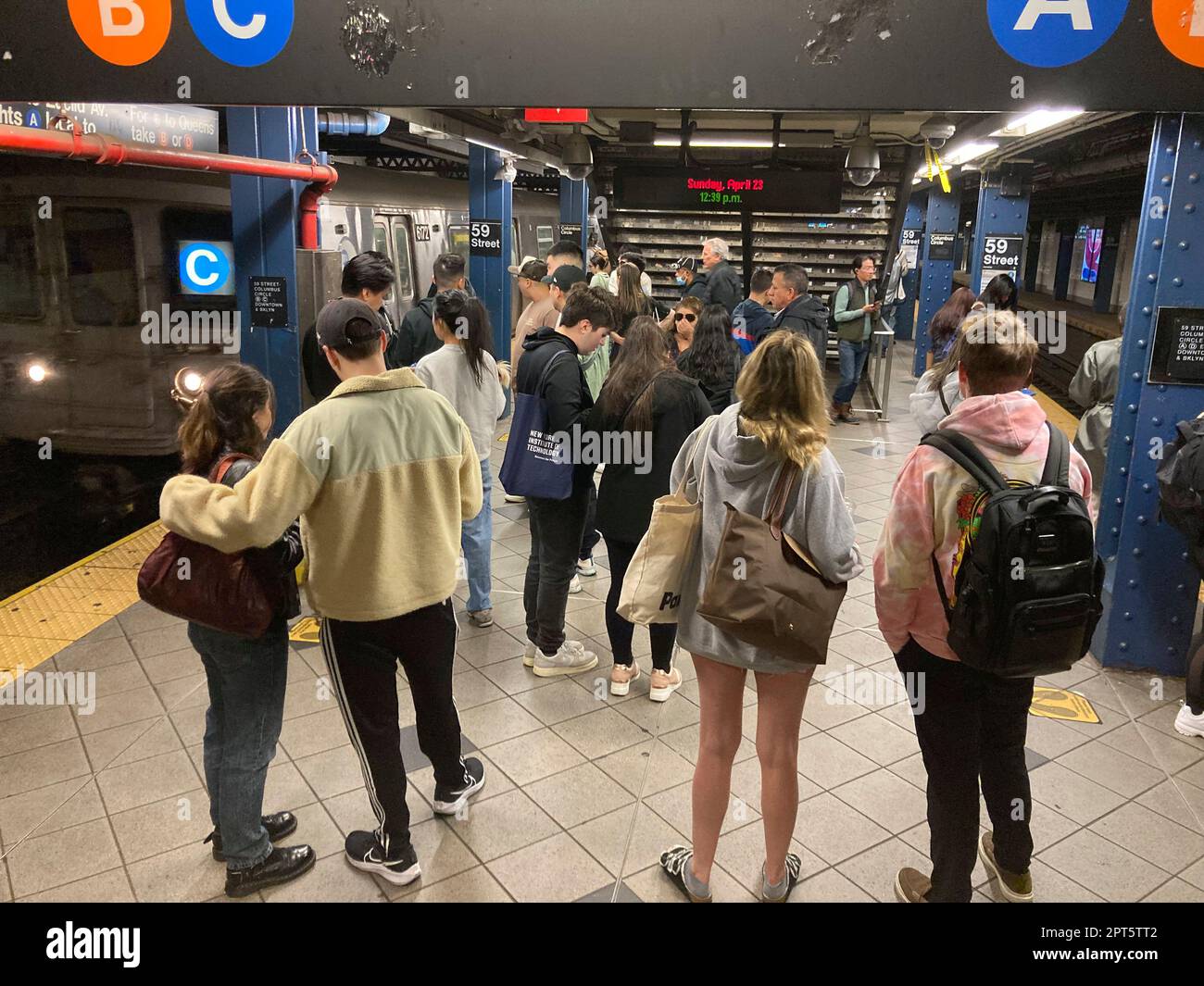 Weekend subway ridership in New York on Sunday, April 23, 2023 ...