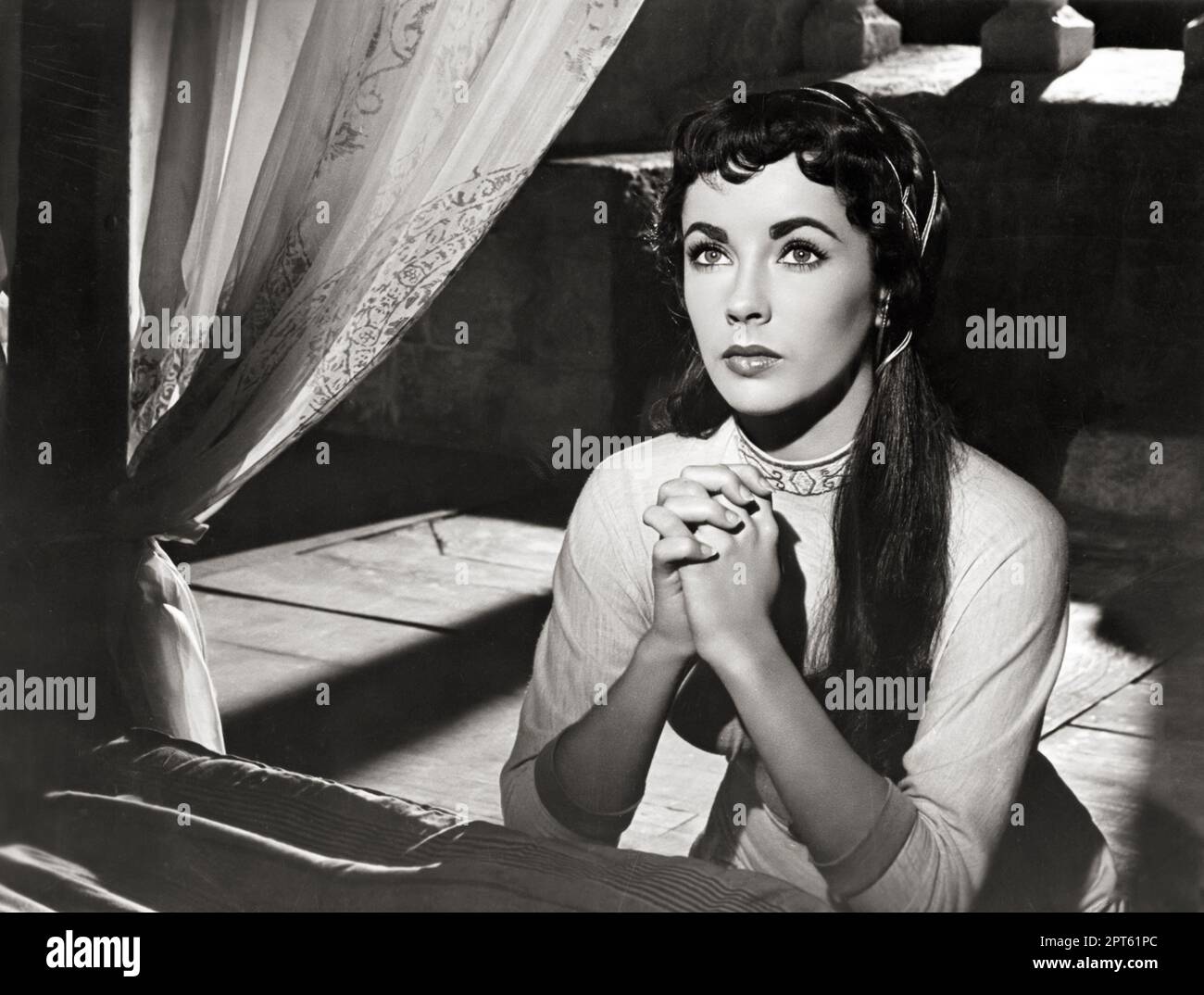 Elizabeth Taylor - publicity photo for Ivanhoe, 1952 Stock Photo - Alamy