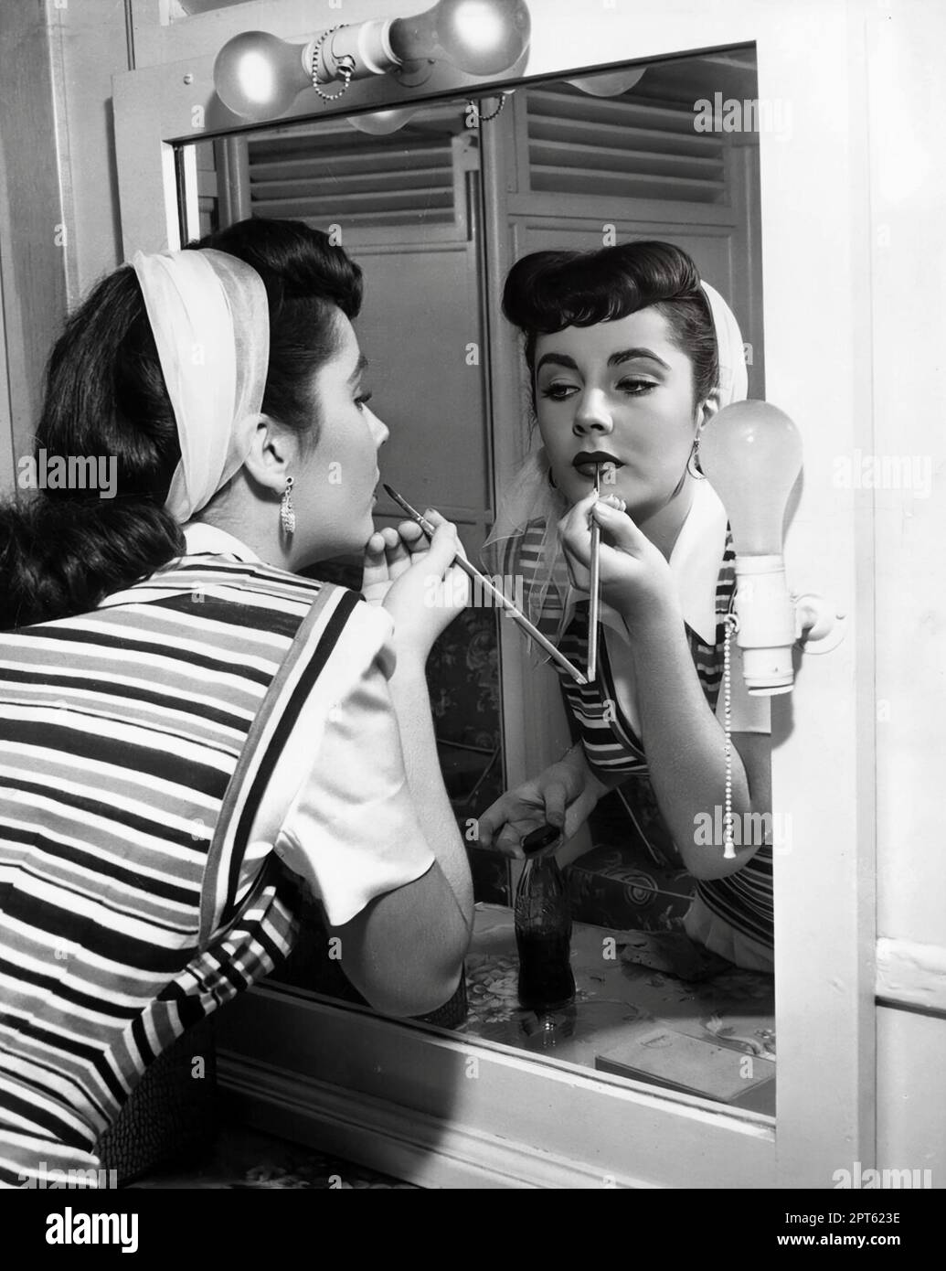 A young Elizabeth Taylor putting on her make up - publicity photo ...