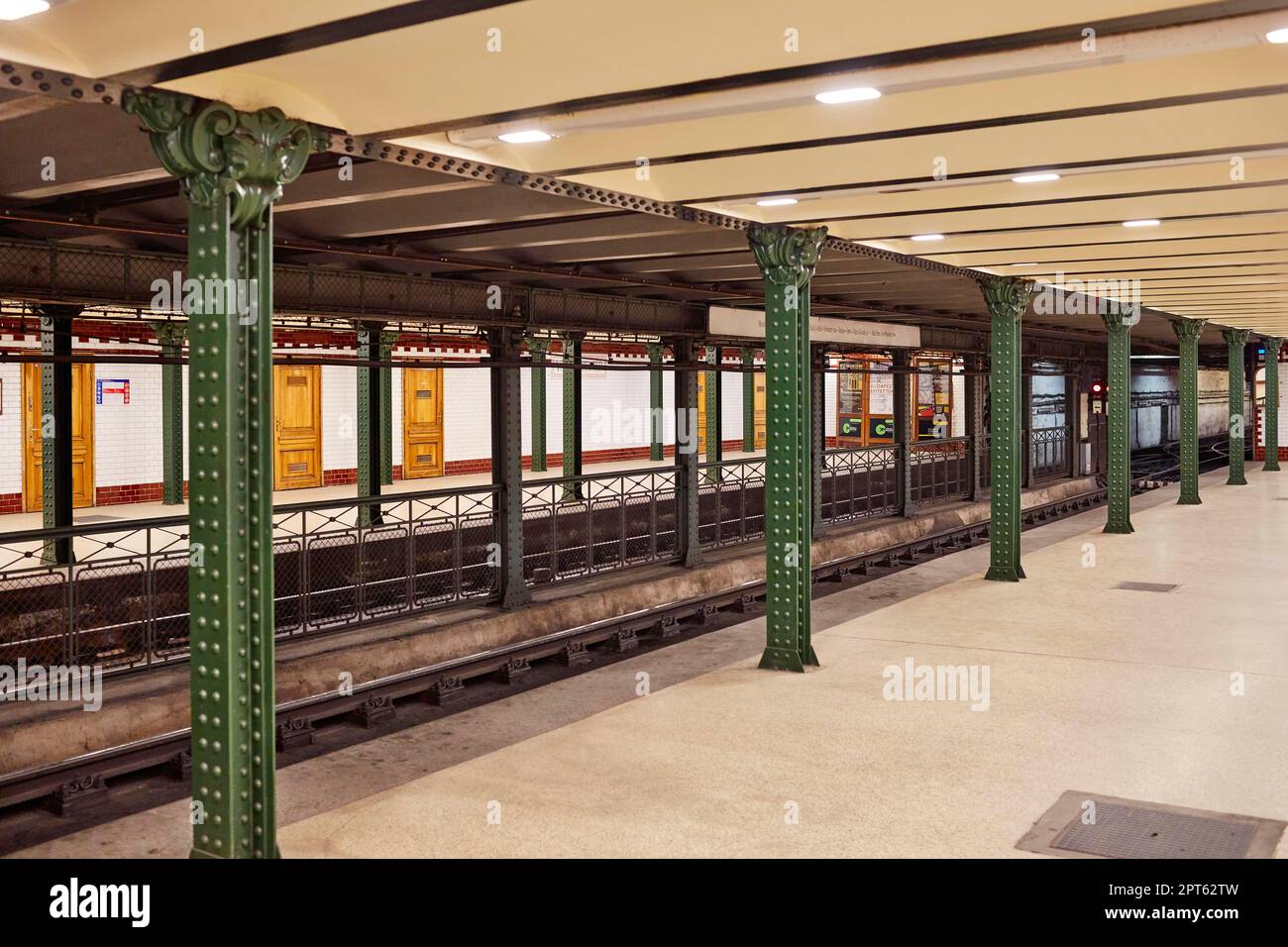 Metro, Station, Voeroesmarty Ter, Budapest, Hungary Stock Photo - Alamy