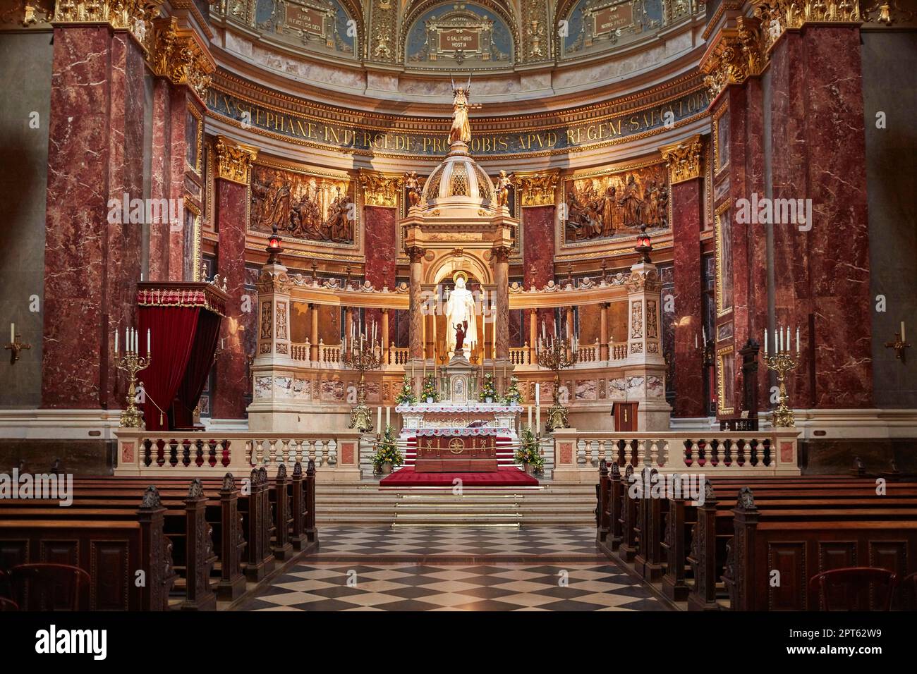 Altar, St. Stephens Basilica, Budapest, Hungary Stock Photo - Alamy