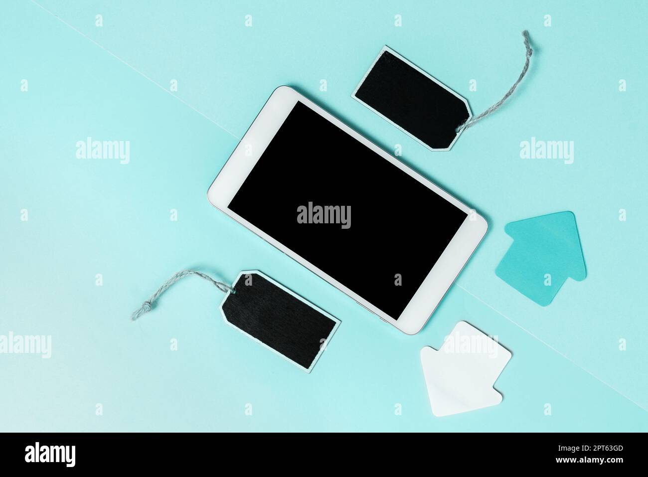 Mobile Phone Screen With Important Message On Desk Stock Photo - Alamy