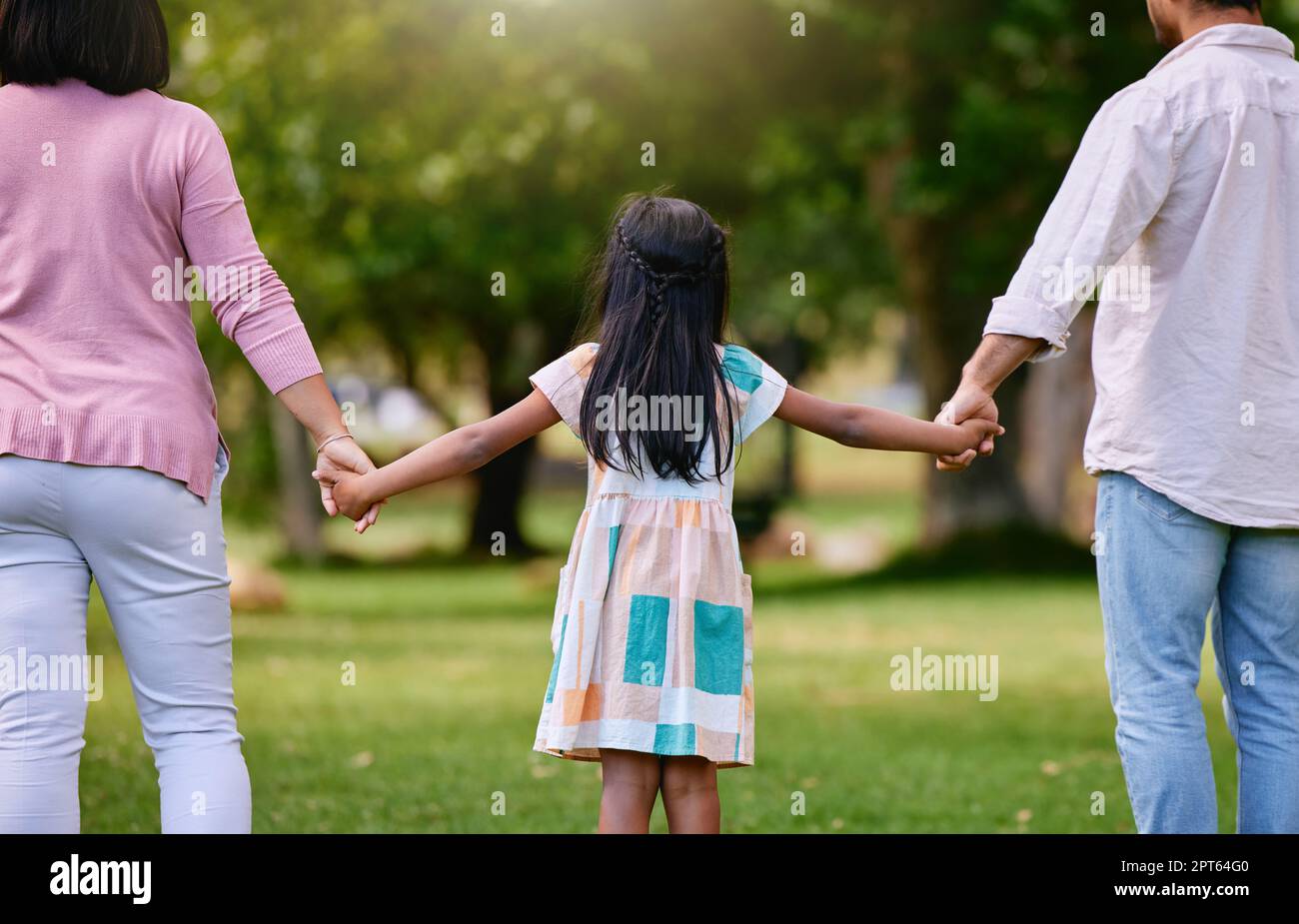 Child parents back view walking hi-res stock photography and images - Alamy