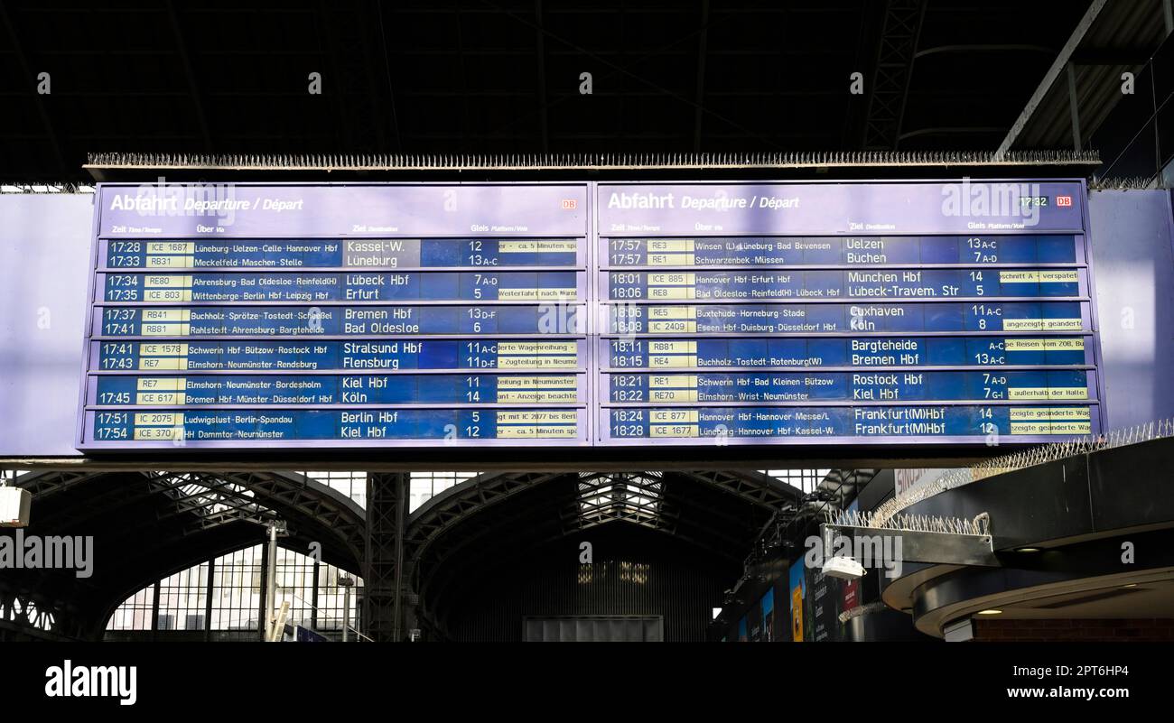 Board, Departure times, Station concourse, Central station, Hamburg ...