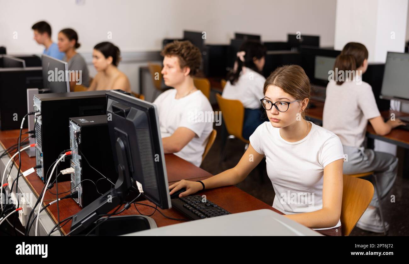 Portrait of female schoolgirl at computers in university class Stock Photo - Alamy