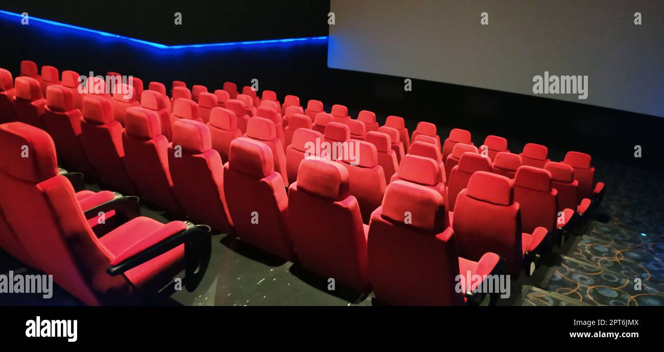 Empty cinema hall with red seats. Interior of modern movie theatre ...