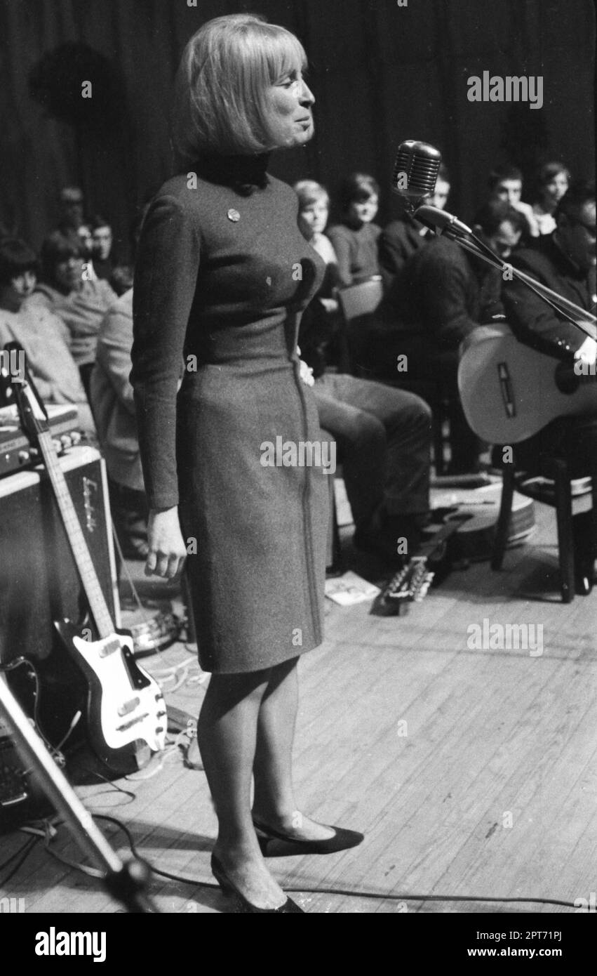 Personalities from politics, economy and culture from the years 1965-71 ...