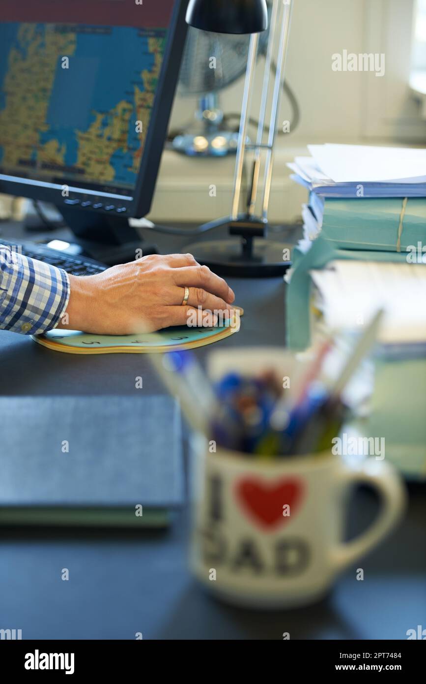 Hand on a computer mouse hi-res stock photography and images - Alamy