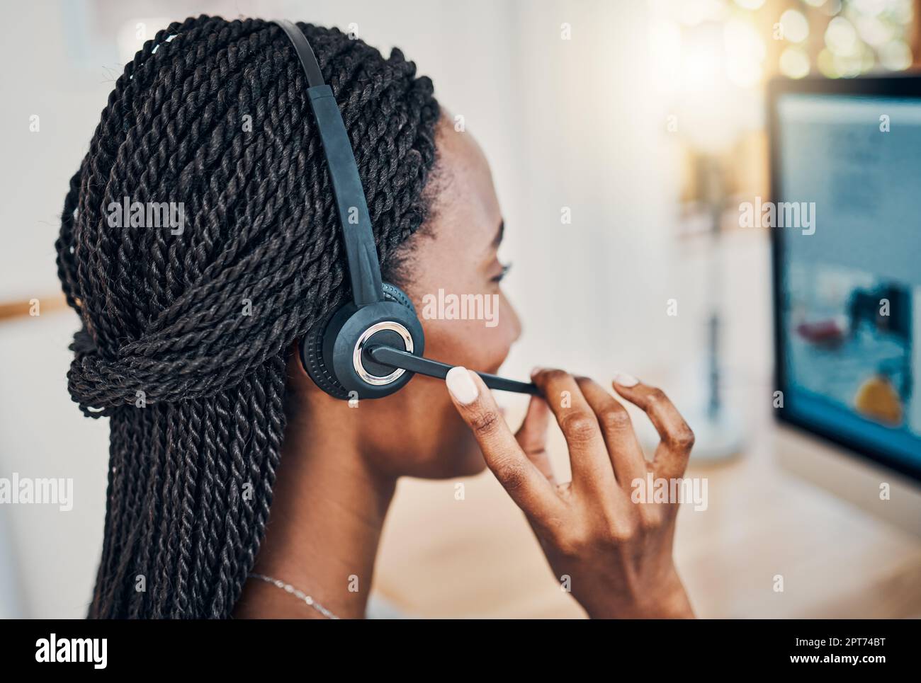 Call center agent and black woman hi-res stock photography and images ...