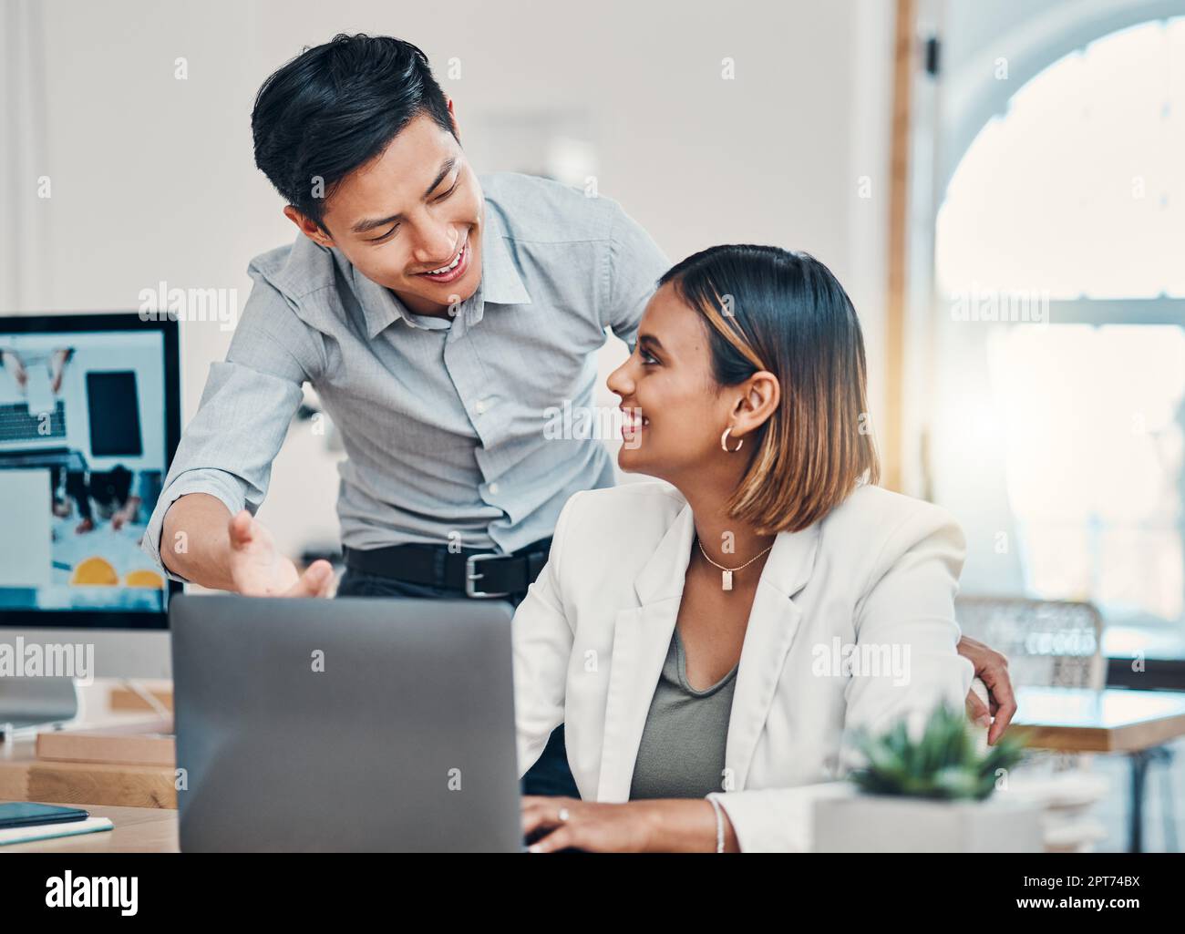 Singapore office worker hi-res stock photography and images - Alamy