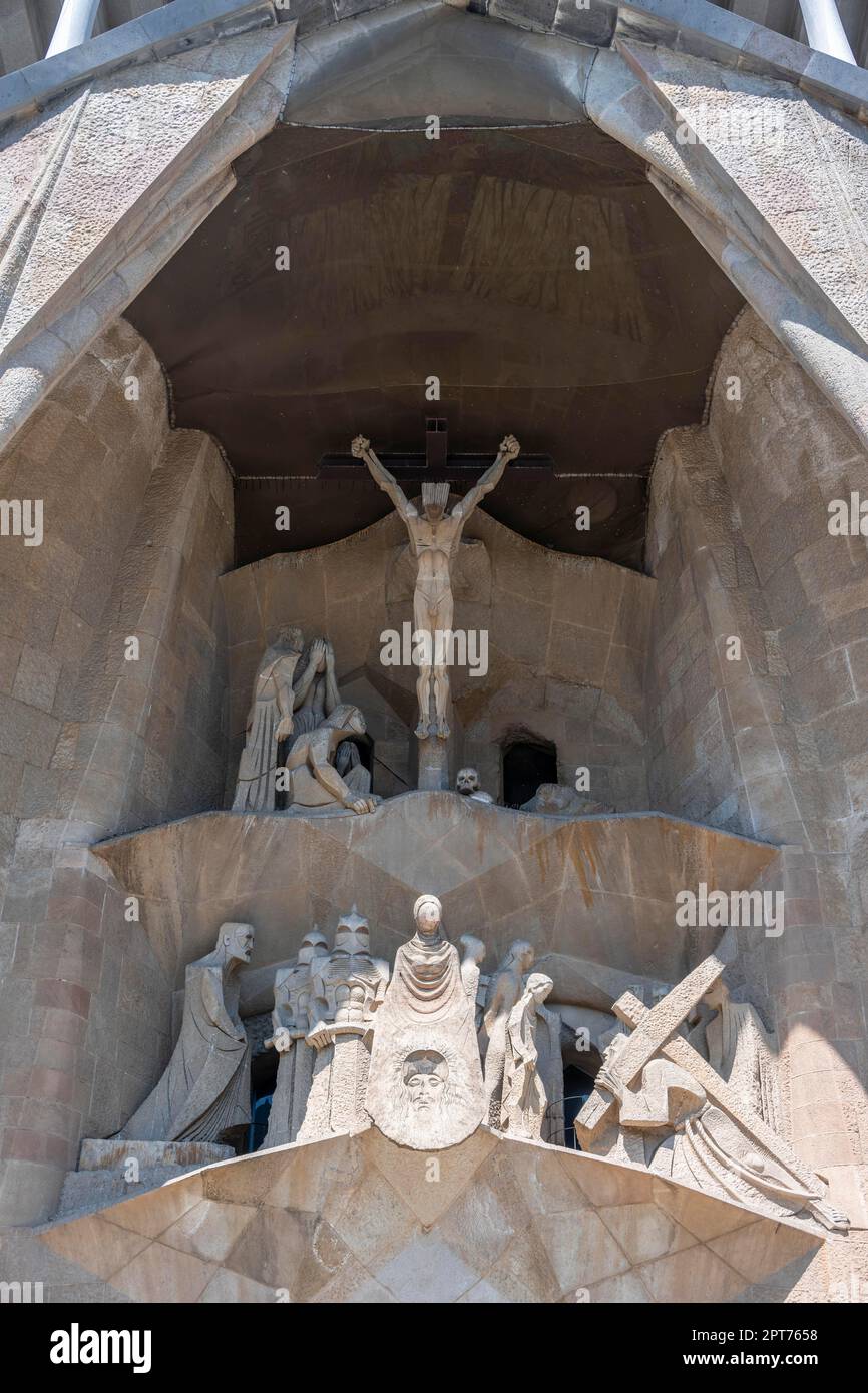 Jesus by the cloister and crucified Jesus, figures on the facade, detail of the facade, Sagrada ...