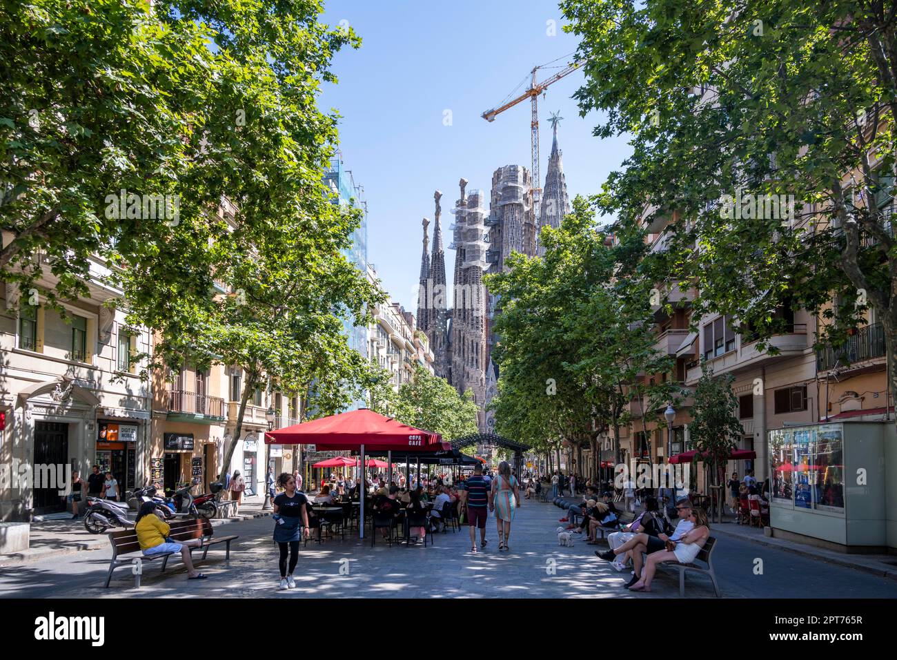 Restaurants in the Avenida de Gaudi, in the back Sagrada Familia ...