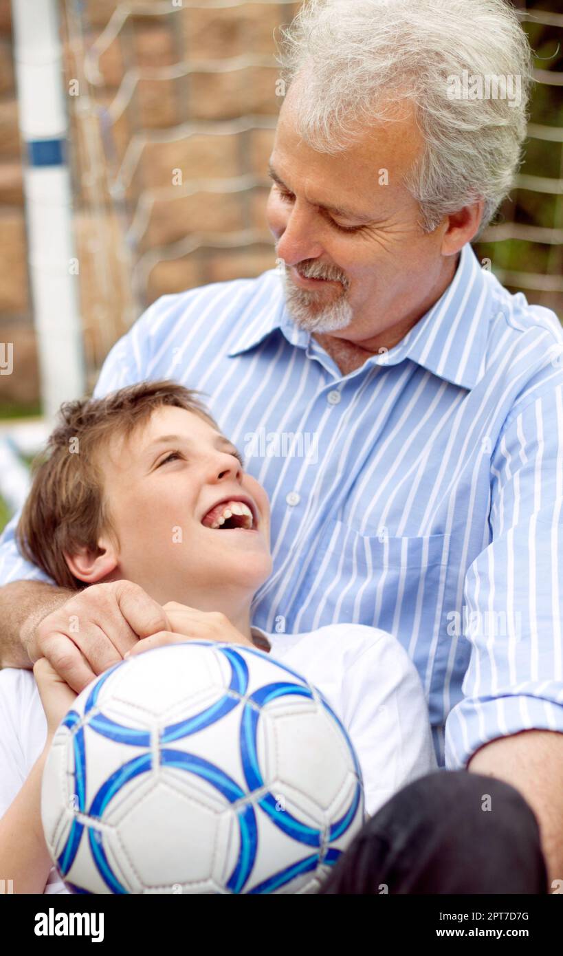 Father football hugging son hi-res stock photography and images - Alamy