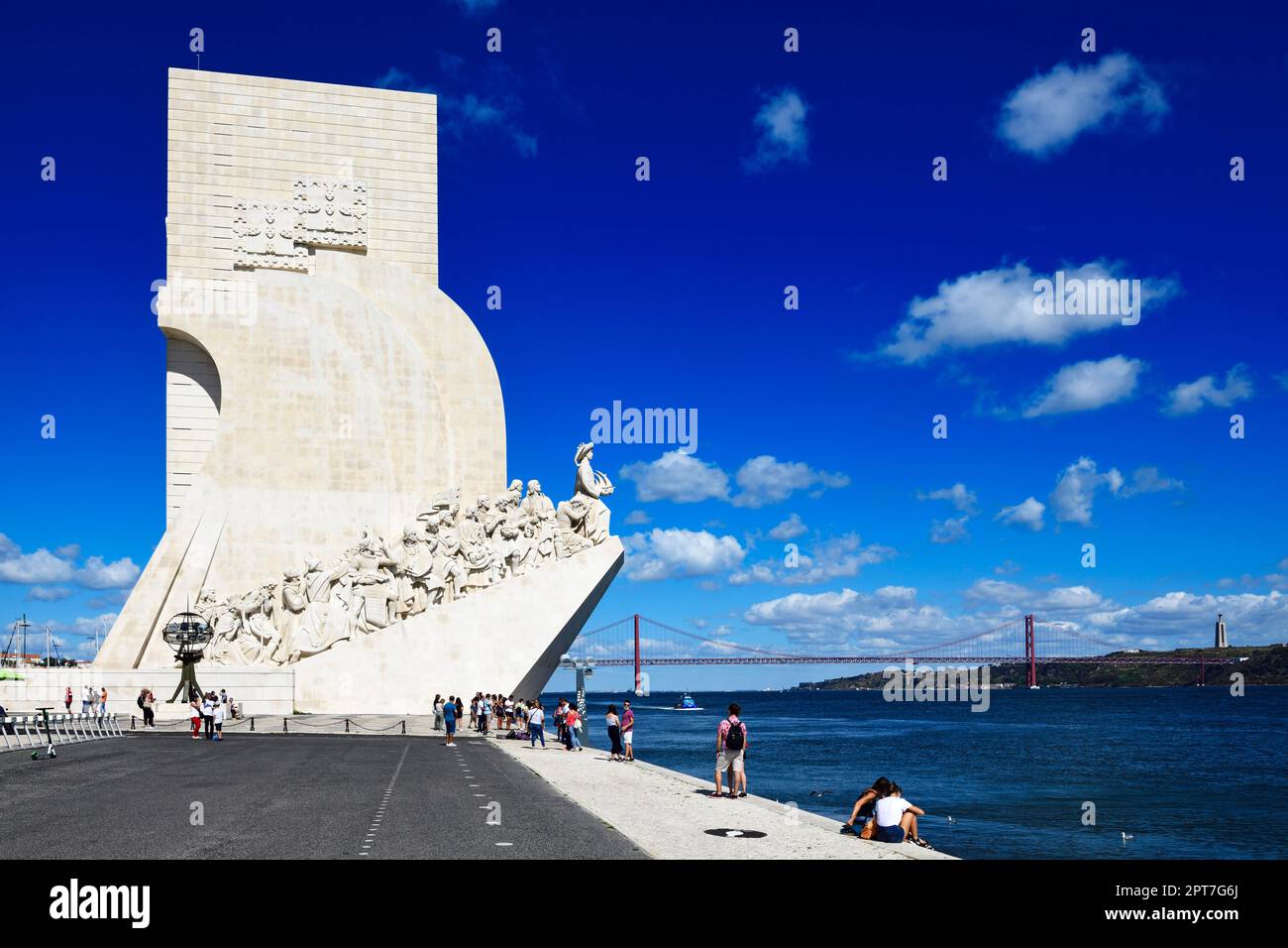 Discoverer Monument, Padrao dos Descobrimentos on the River Tagus ...