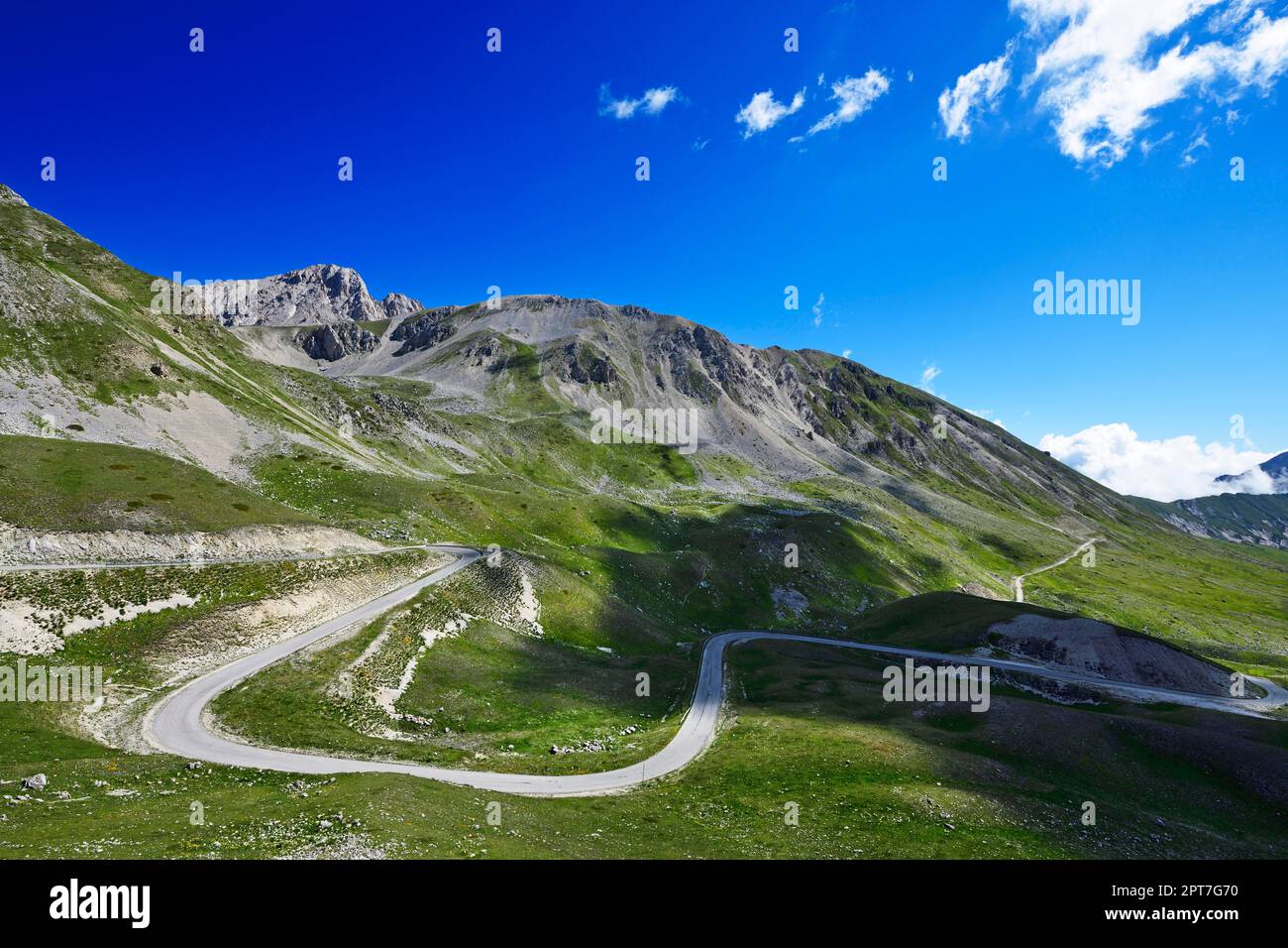 Pass road on Campo Imperatore, Abruzzo, Italy Stock Photo - Alamy