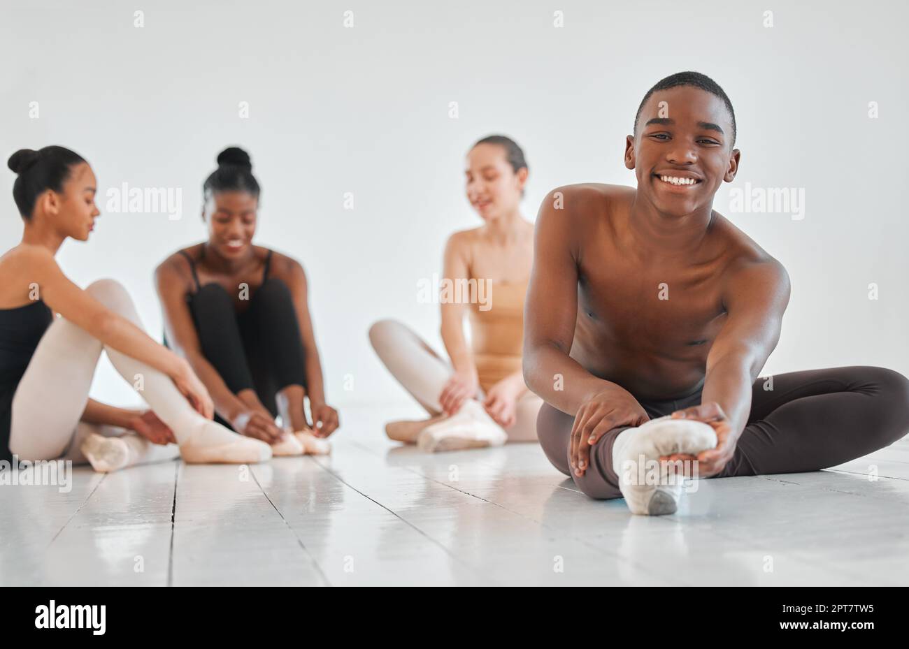 Boy ballet stretch hi-res stock photography and images - Alamy