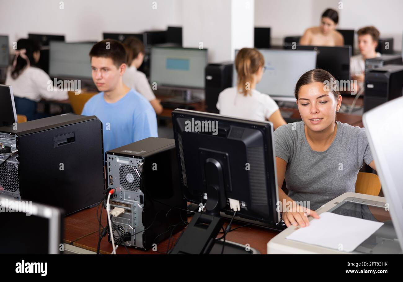 Female teacher uses a scanner in computer lab at school Stock Photo - Alamy