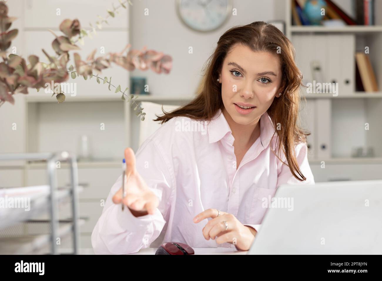 Portrait of female secretary in her workplace Stock Photo - Alamy