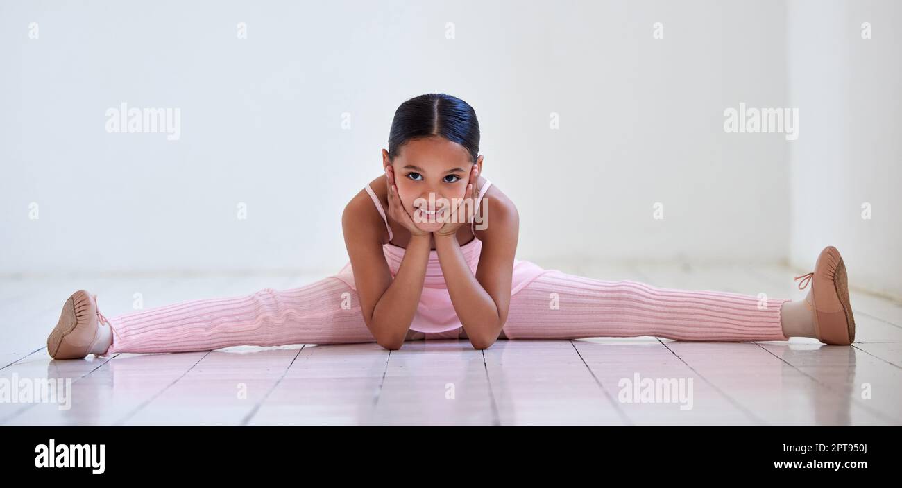 Little girl splits hi-res stock photography and images - Alamy