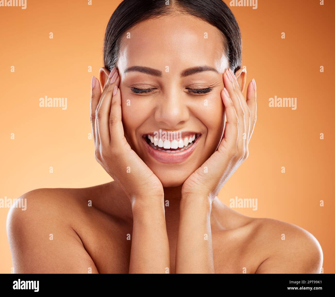 Woman fac hi-res stock photography and images - Alamy