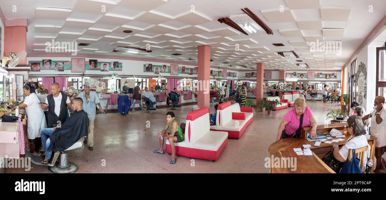 Cuban salon hi-res stock photography and images - Alamy