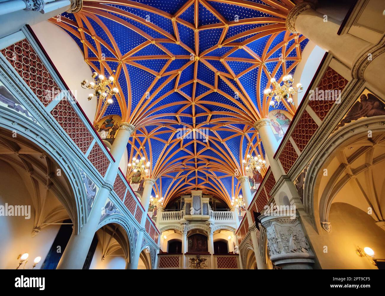 Castle church in Schwerin Castle with golden starry canopy, Schwerin ...