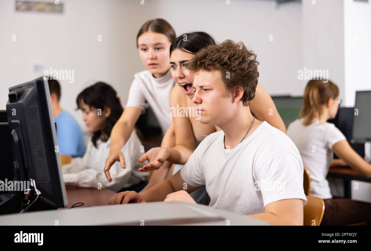 Teenage boys and girls using computers in IT class room Stock Photo - Alamy
