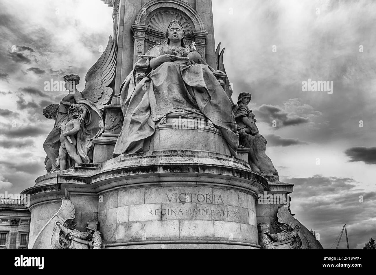 Victoria Memorial at Buckingham Palace, iconic landmark in central ...