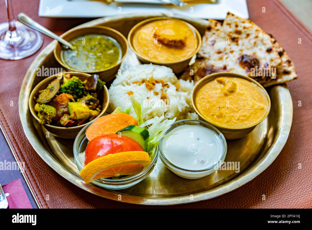 Himalayan kitchen restaurant hi-res stock photography and images - Alamy