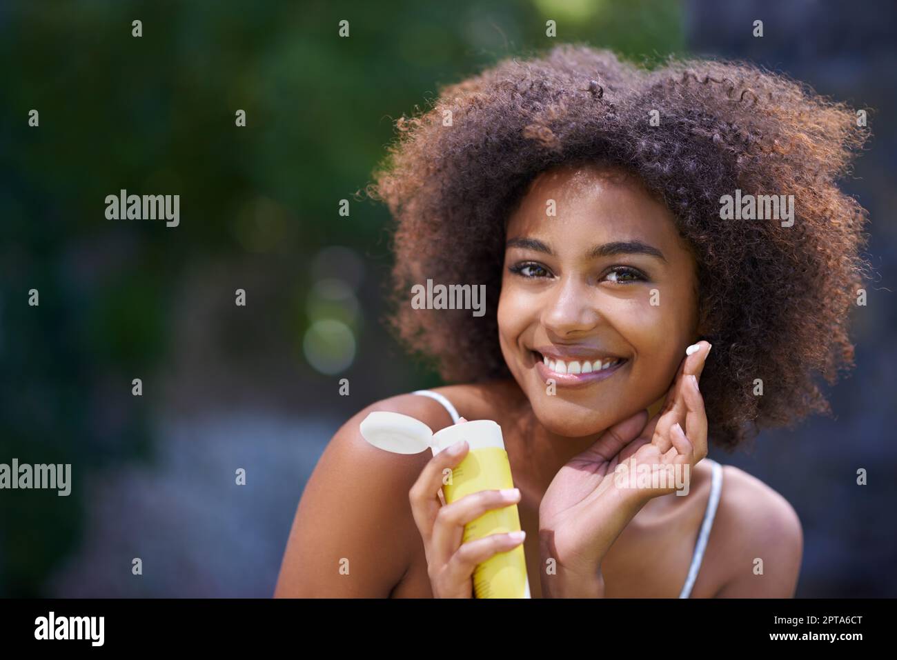 Applying sunscreen cropped woman hi-res stock photography and images ...