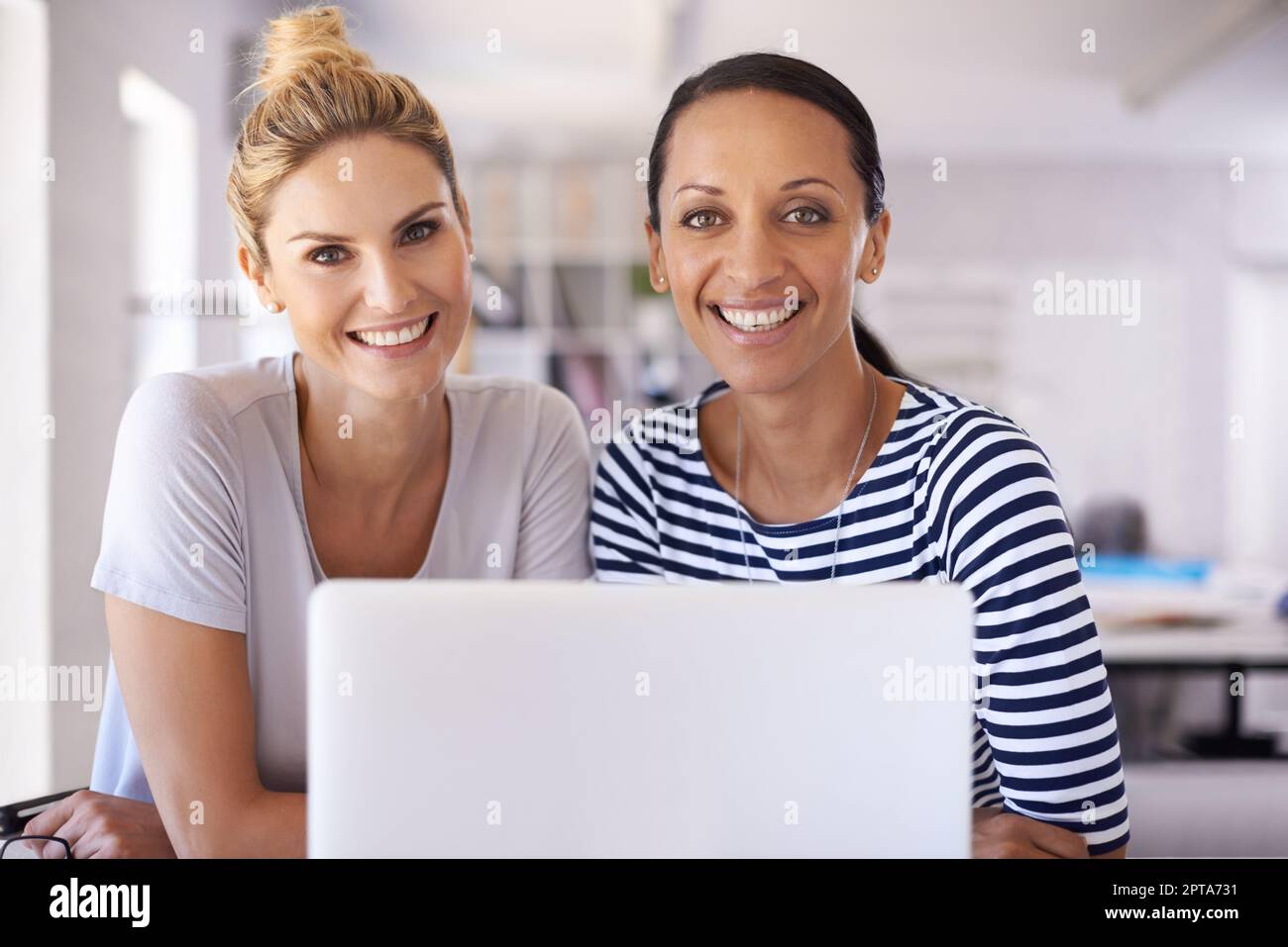 Sharing workload hi-res stock photography and images - Alamy