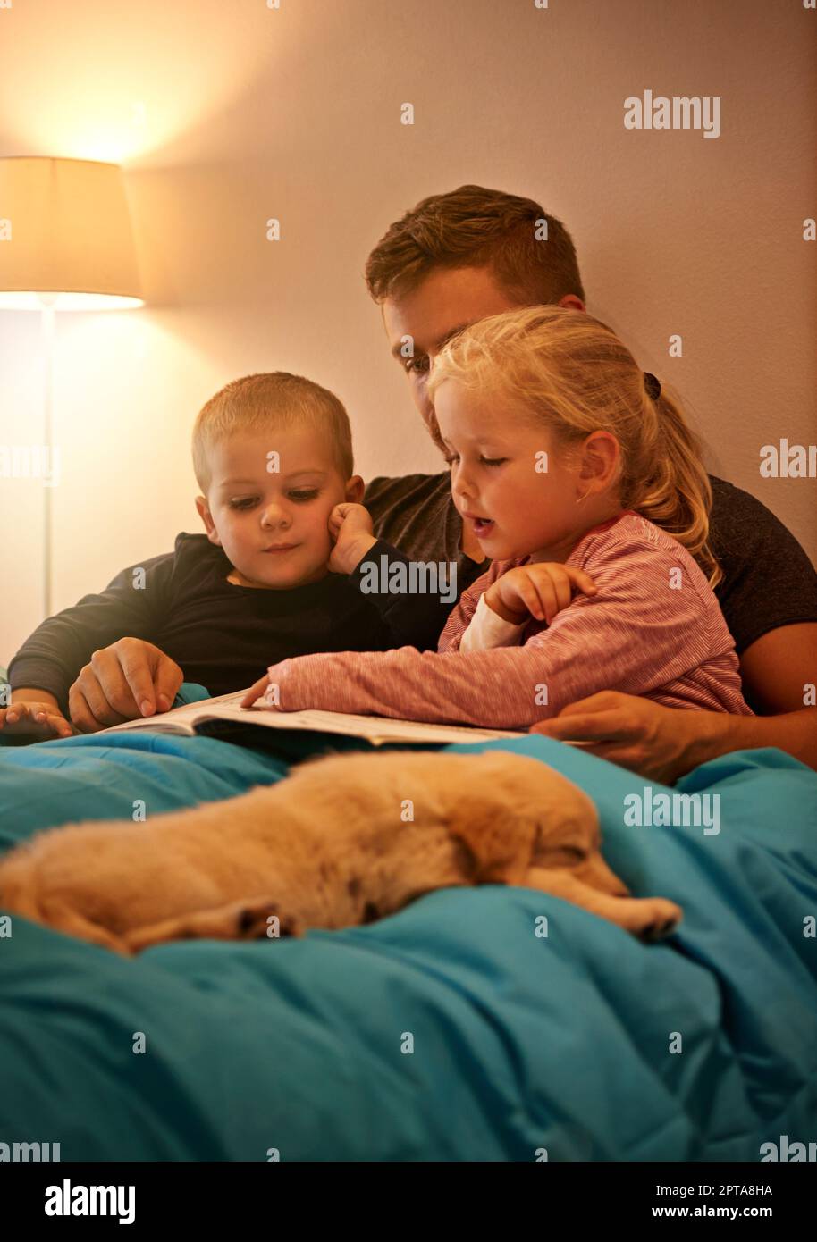 Child bed next to parents hi-res stock photography and images - Alamy