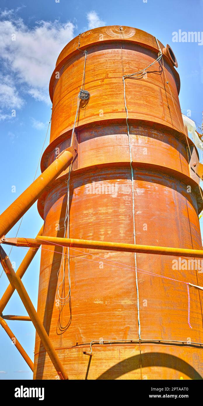 Silo scale hi-res stock photography and images - Alamy