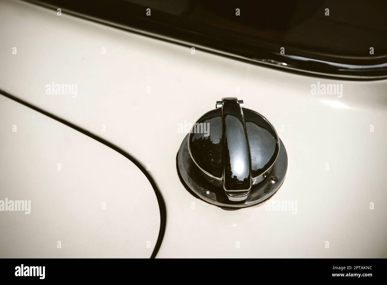 Classic car gas cap hi-res stock photography and images - Alamy