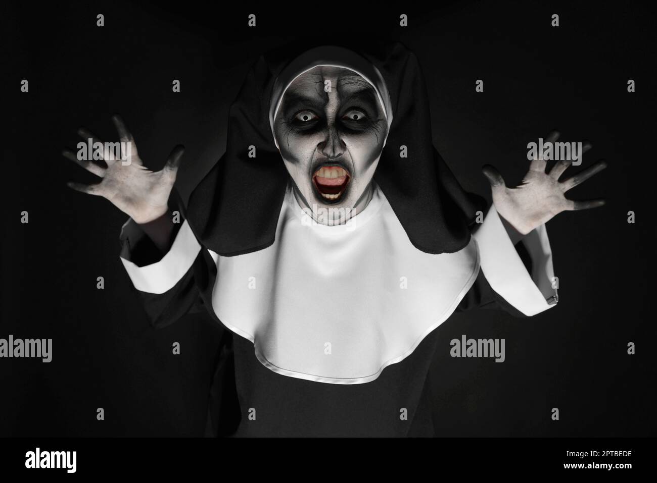 Female ghost screaming hi-res stock photography and images - Alamy