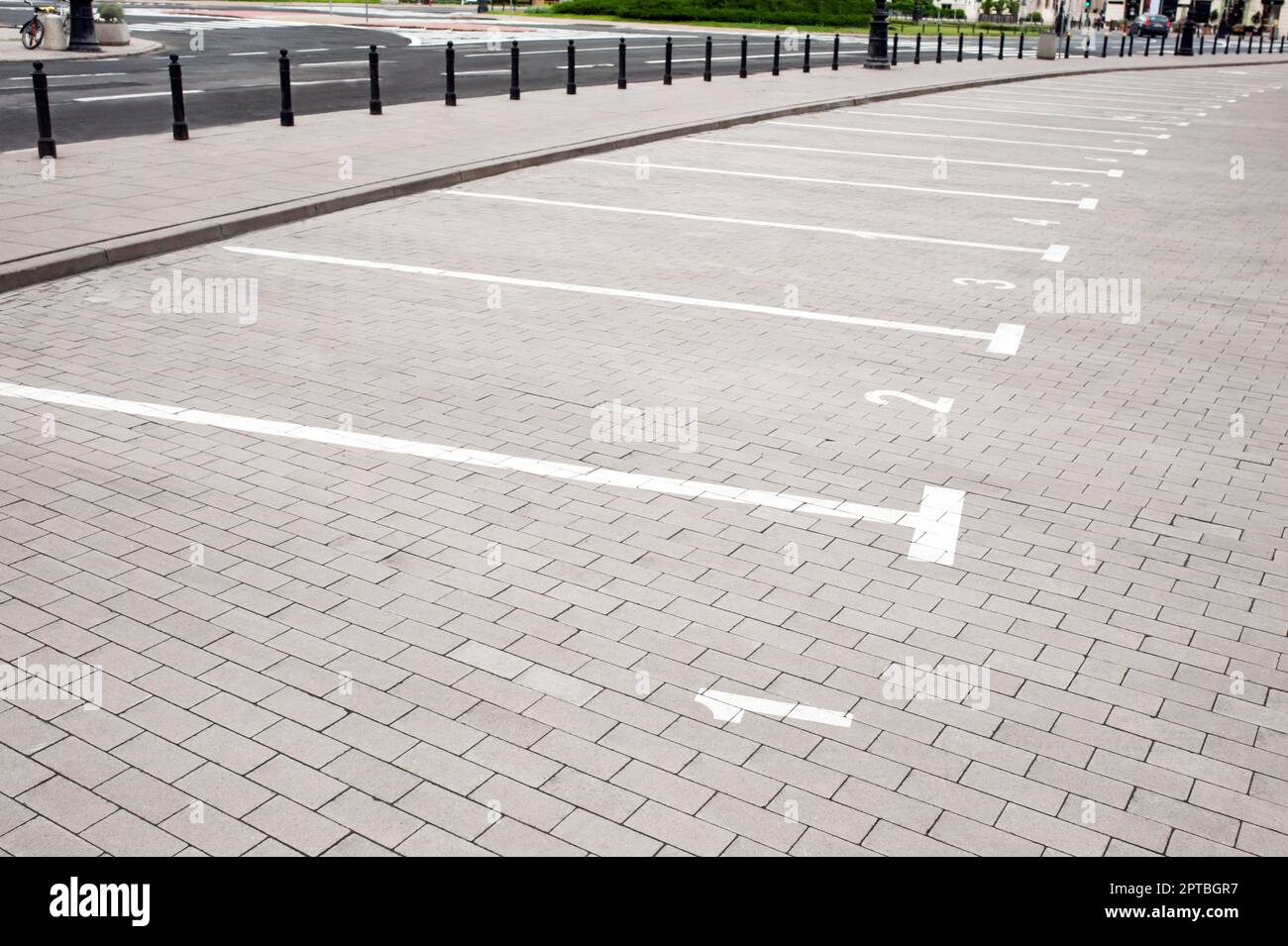 Car parking lots hi-res stock photography and images - Alamy
