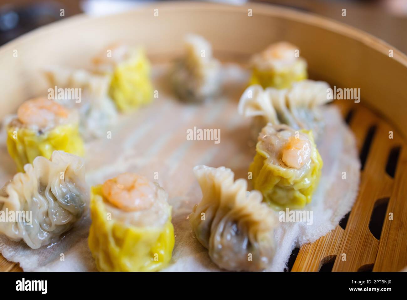 Steamed chinese dim sum with Shumai and meat dumpling Stock Photo - Alamy