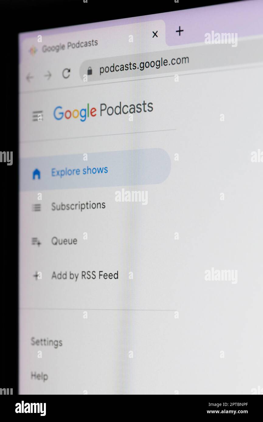 Listen to business podcasts hi-res stock photography and images - Alamy