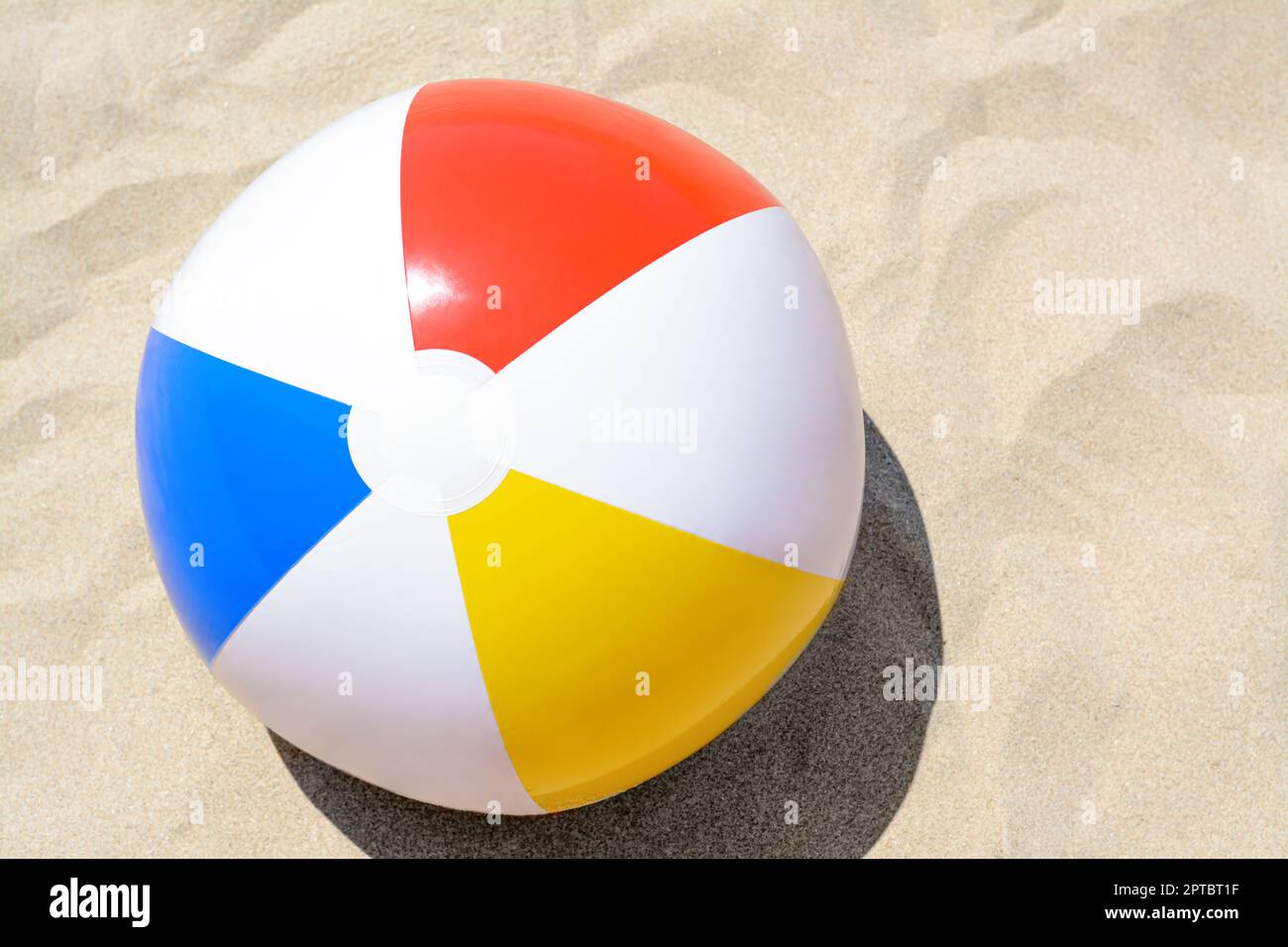 Beach ball on sand hi-res stock photography and images - Alamy