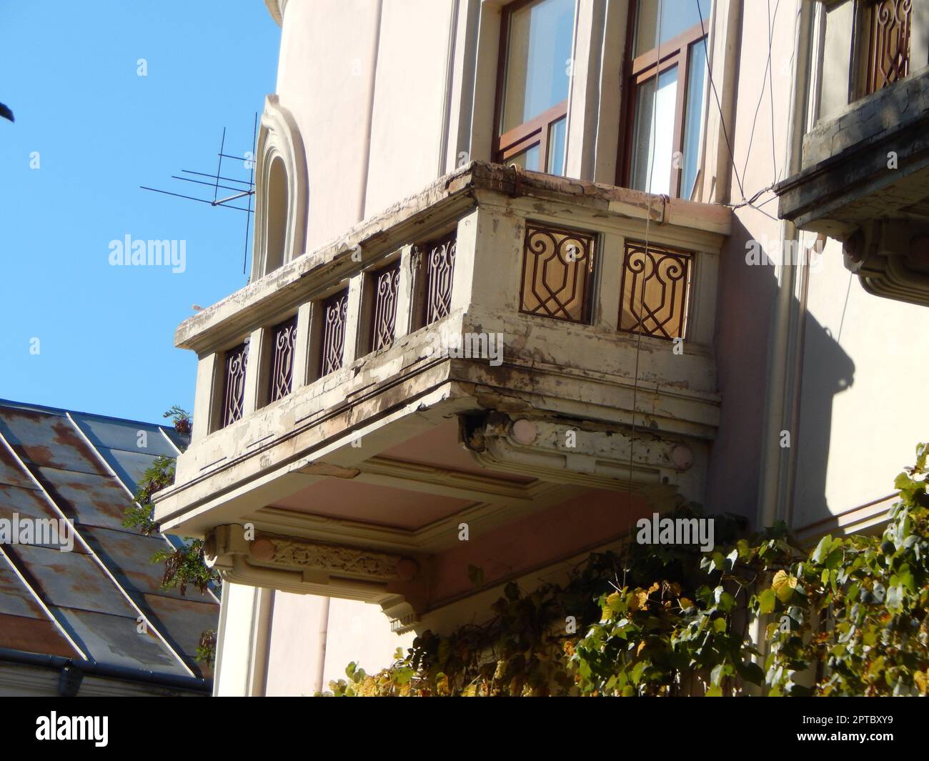 Classical architecture of the city, stone details and decoration Stock ...