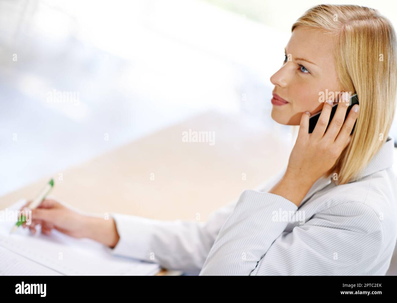 Busy hotel reception hi-res stock photography and images - Alamy