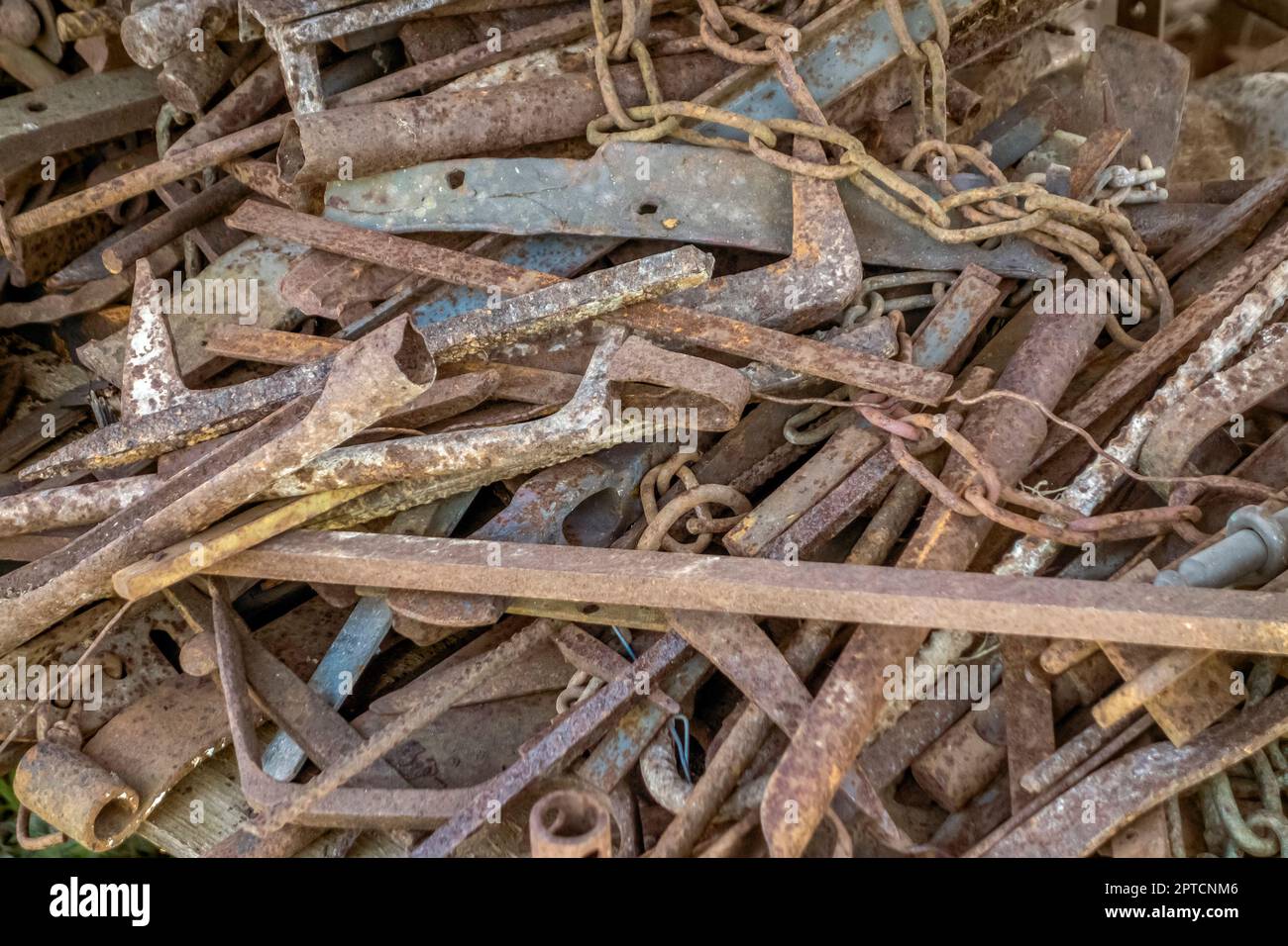 Full frame scrap metal closeup Stock Photo - Alamy