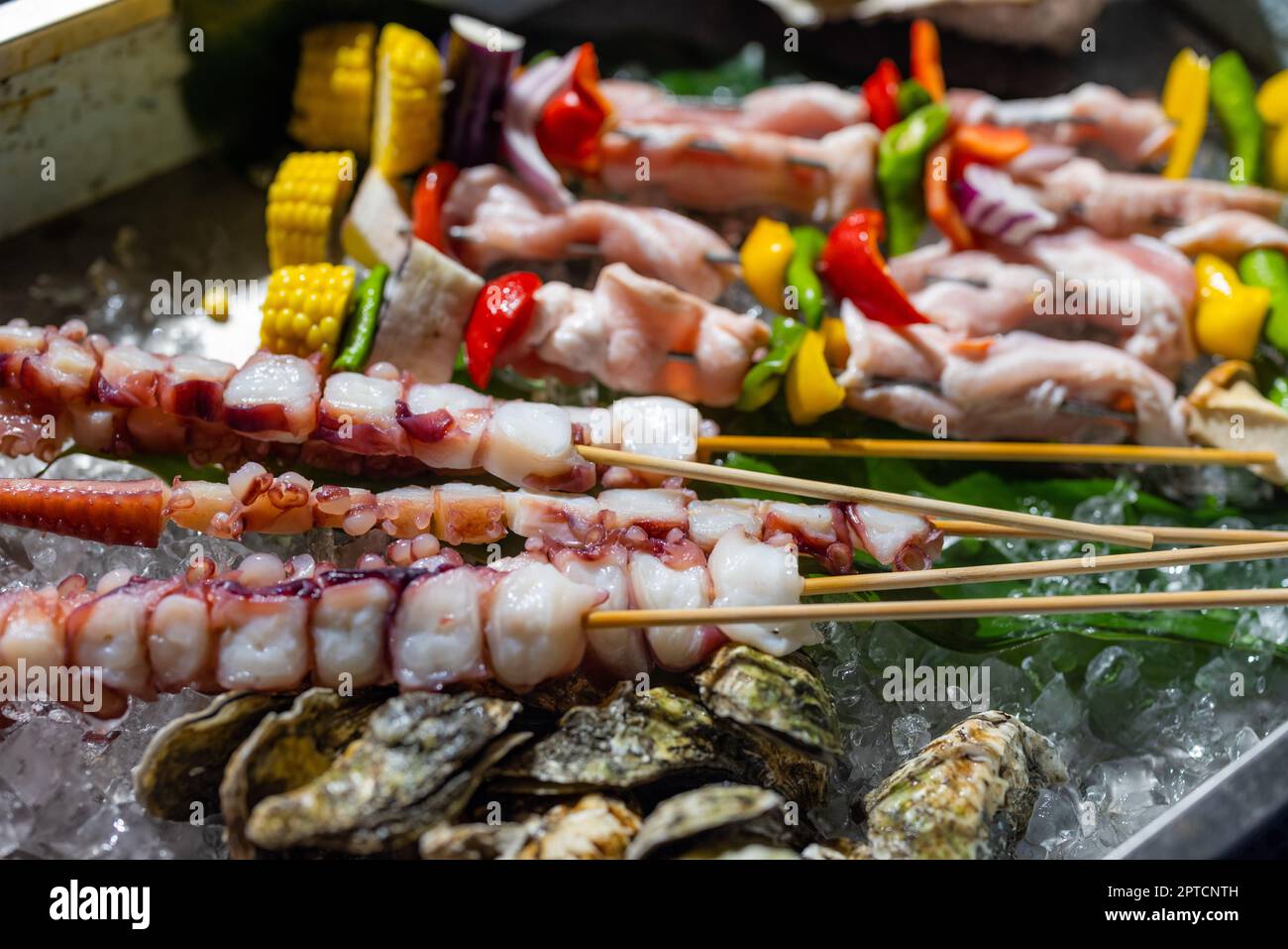 Vegetable skewers cooking market hi-res stock photography and images ...