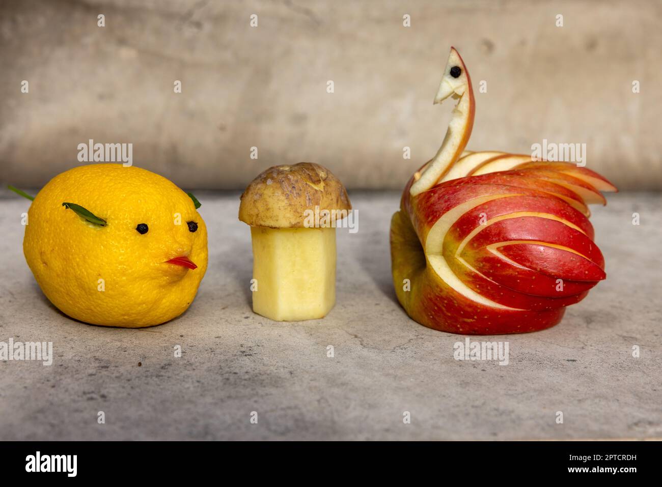 Lemon pig table decoration hi-res stock photography and images - Alamy