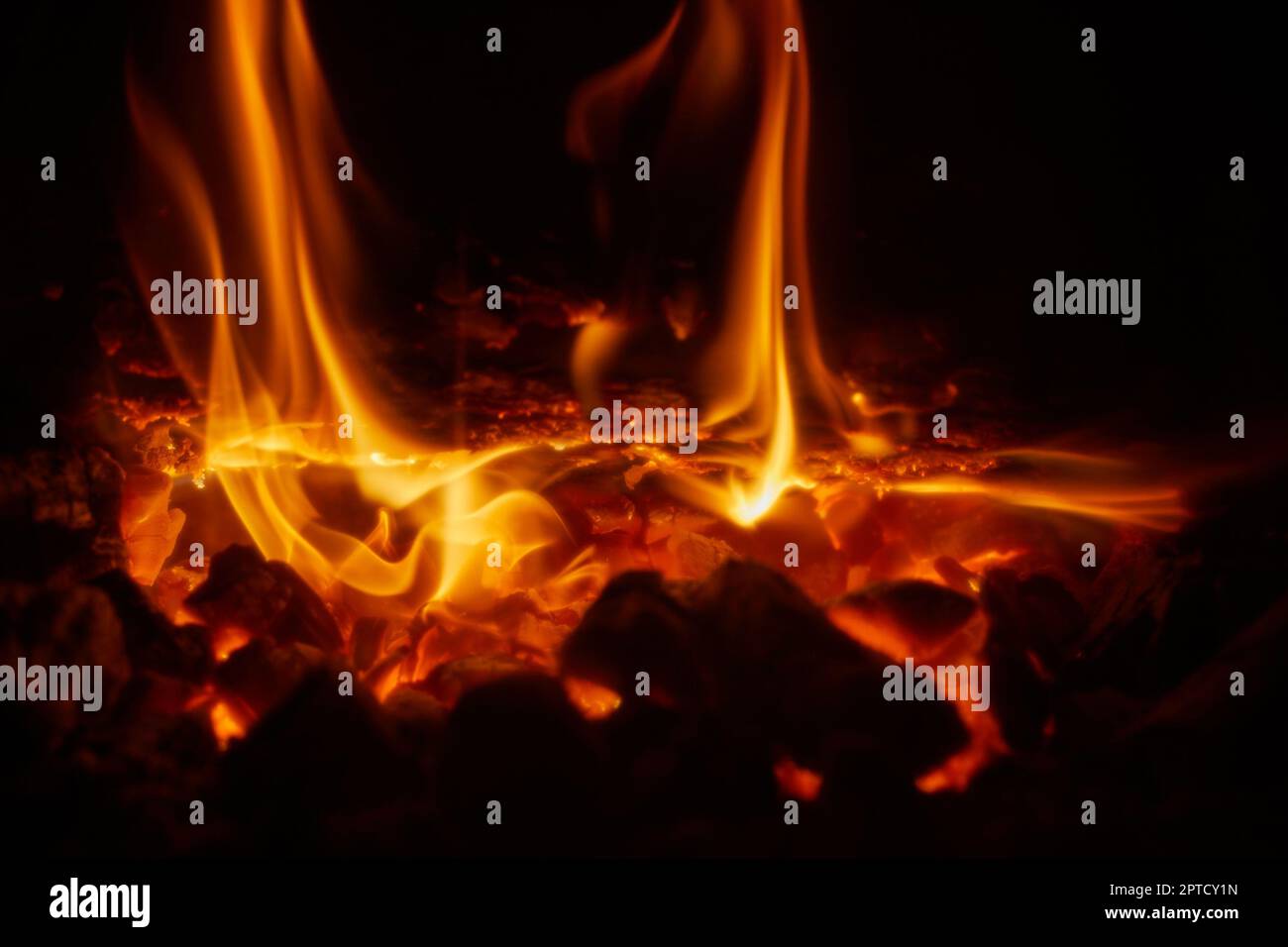 Close up burning bonfire campsite hi-res stock photography and images ...