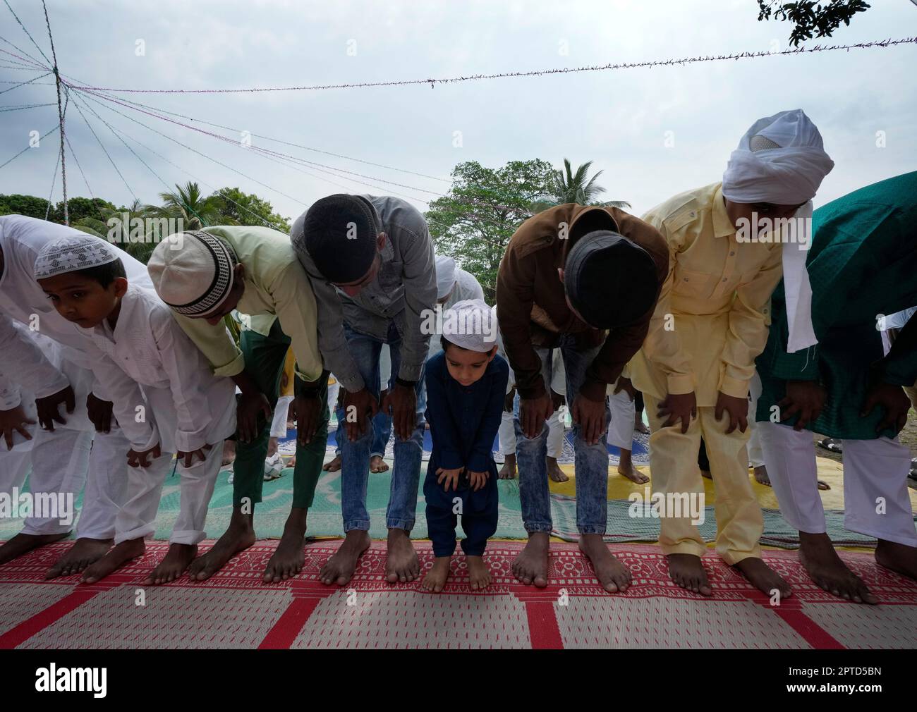 Muslims offer Eid al-Fitr prayer marking the end of the holy fasting ...