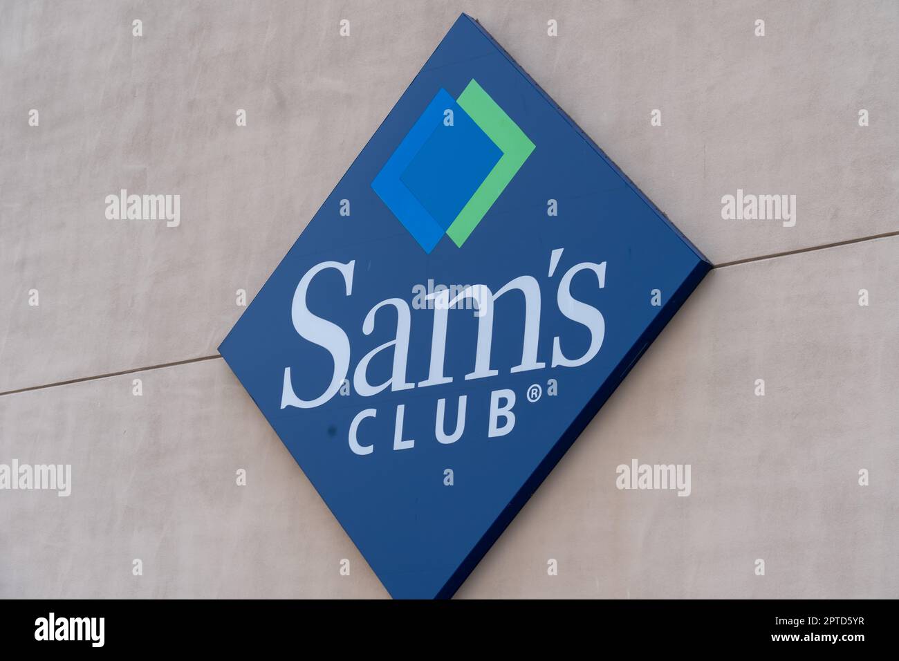 Close up of Sam’s club store sign on the building Stock Photo - Alamy